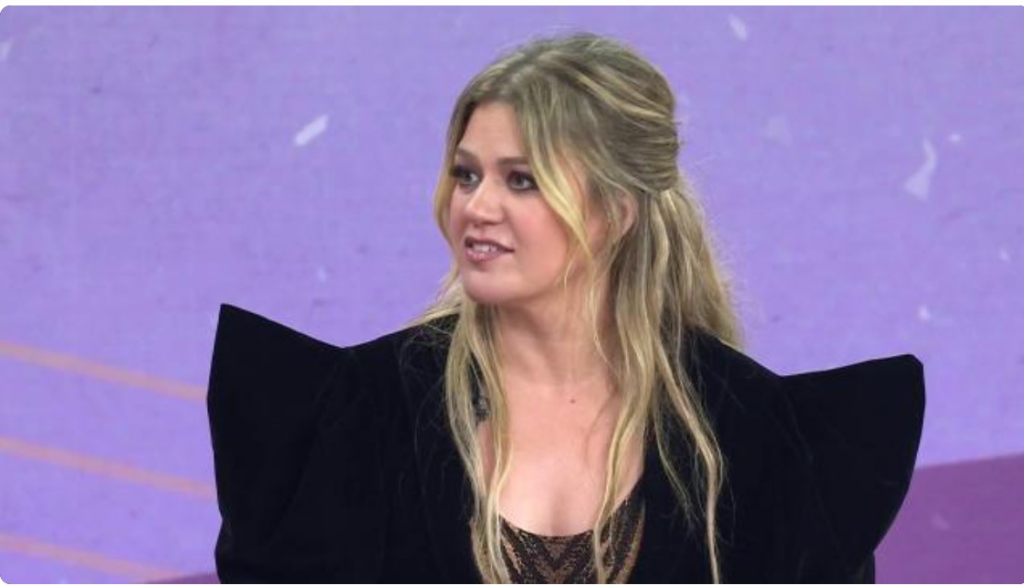 The Reason Why Kelly Clarkson Rejects A Singer Career for Her Daughter ...
